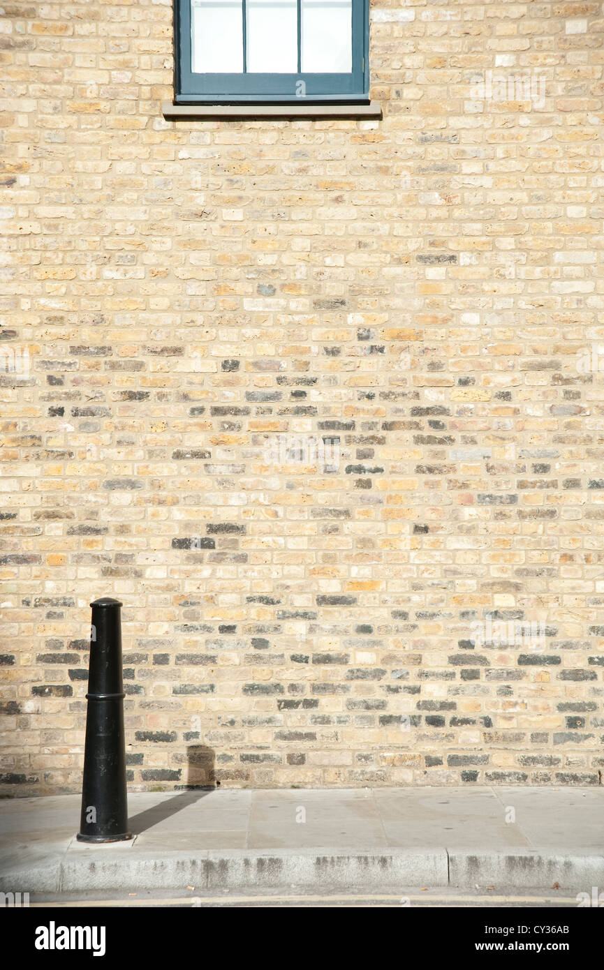 Empty london street hi-res stock photography and images - Alamy