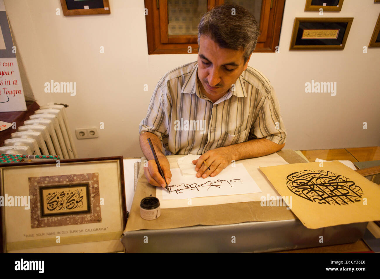 Writing arabic calligraphy hi-res stock photography and images - Alamy