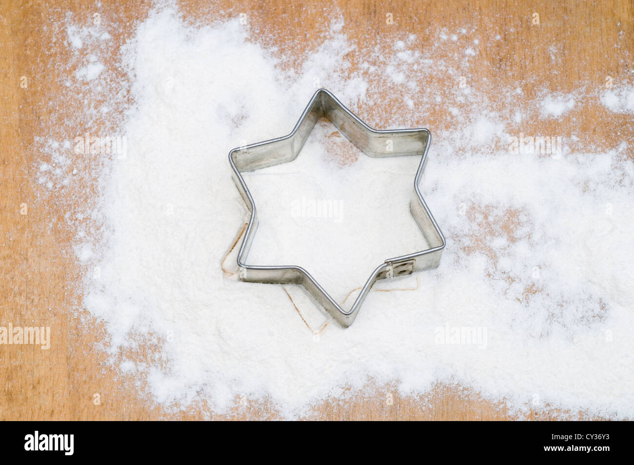 star shaped cookie cutter on flour Stock Photo - Alamy