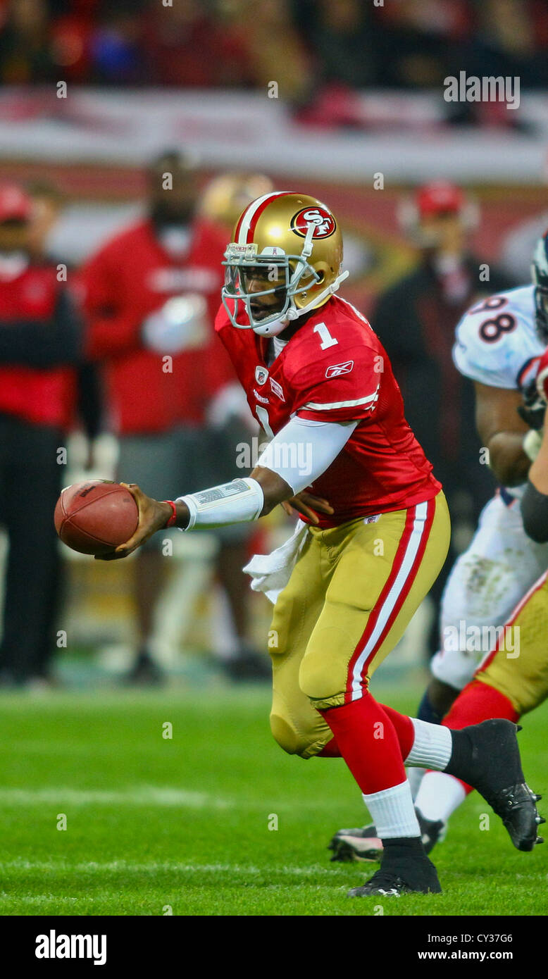 LONDON, GREAT BRITAIN - OCTOBER 31 QB Troy Smith (#01 49ers) hands off ...