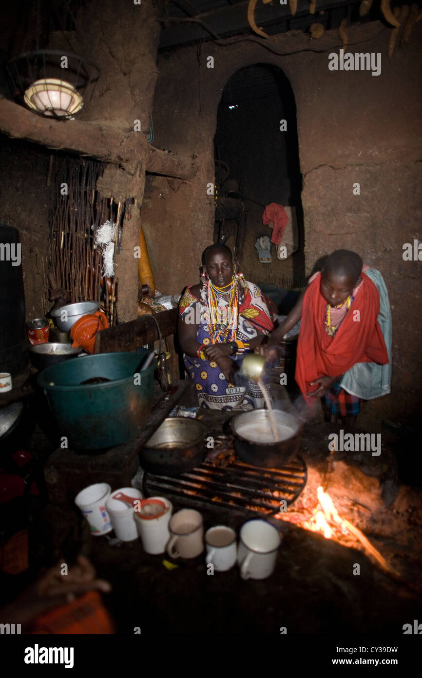 Traditional cooking tribe hi-res stock photography and images - Alamy
