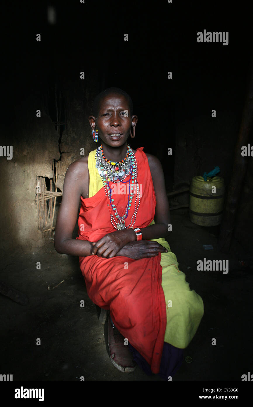 Maasai woman in traditional dress hi-res stock photography and images ...