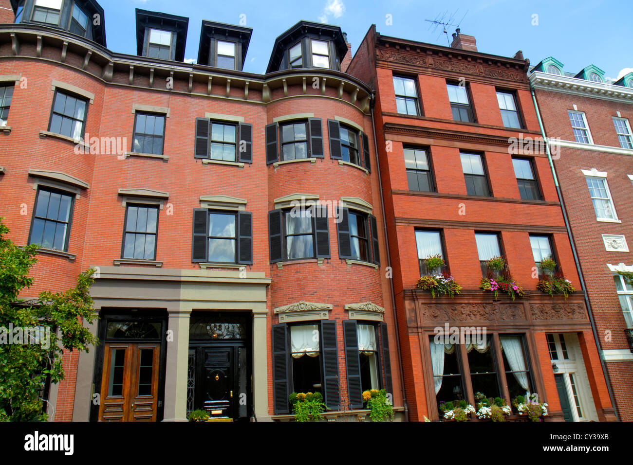 Brick apartment buildings hi-res stock photography and images - Alamy