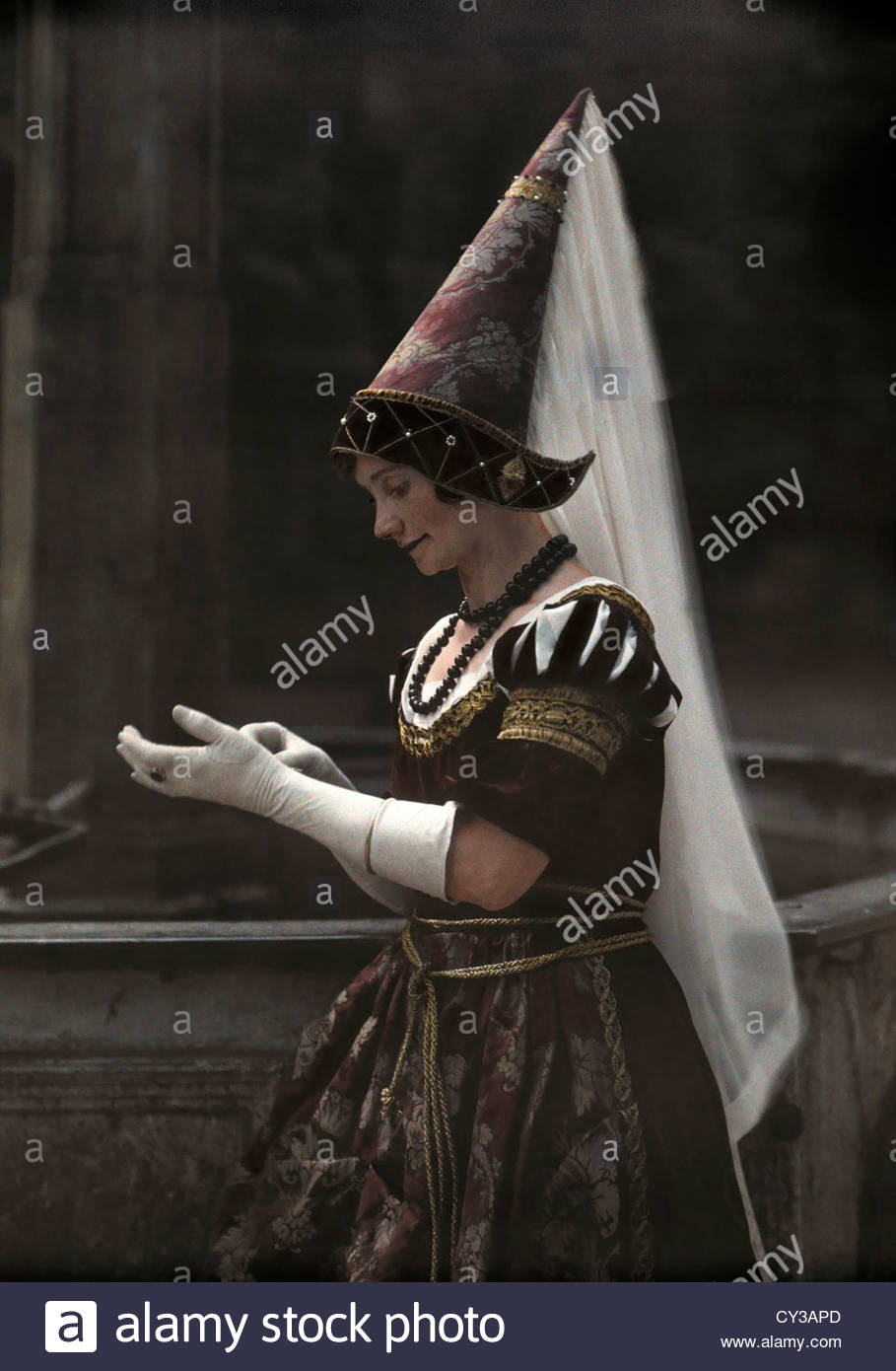 Hennin High Resolution Stock Photography and Images - Alamy