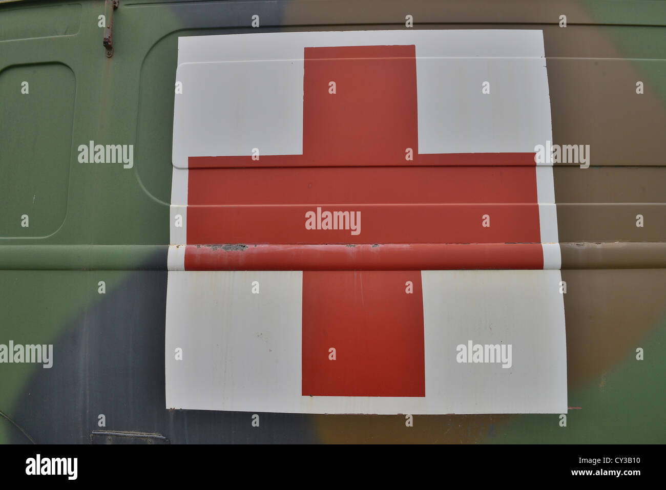 Old army ambulance hi-res stock photography and images - Alamy