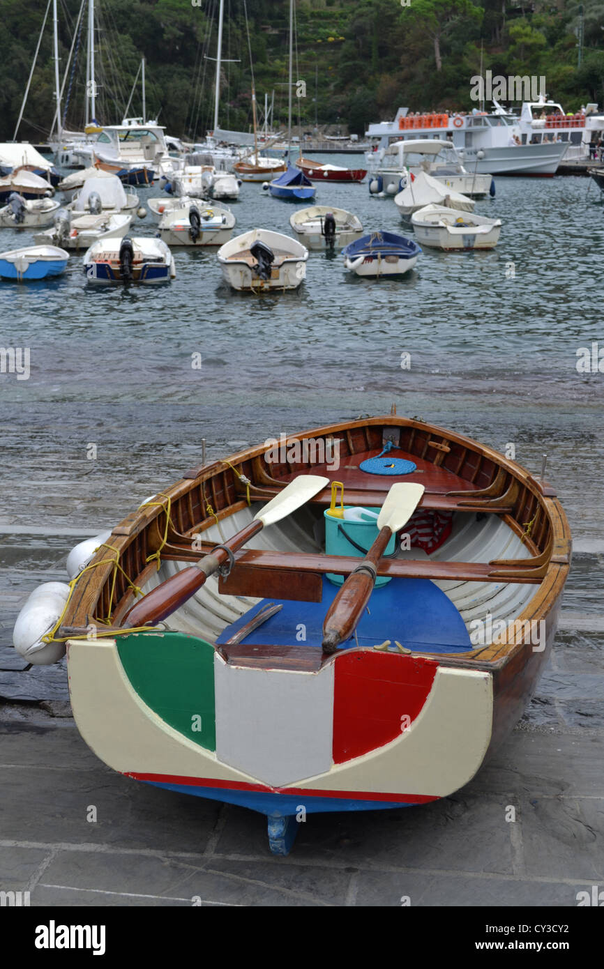 Italian boat flag hi-res stock photography and images - Alamy