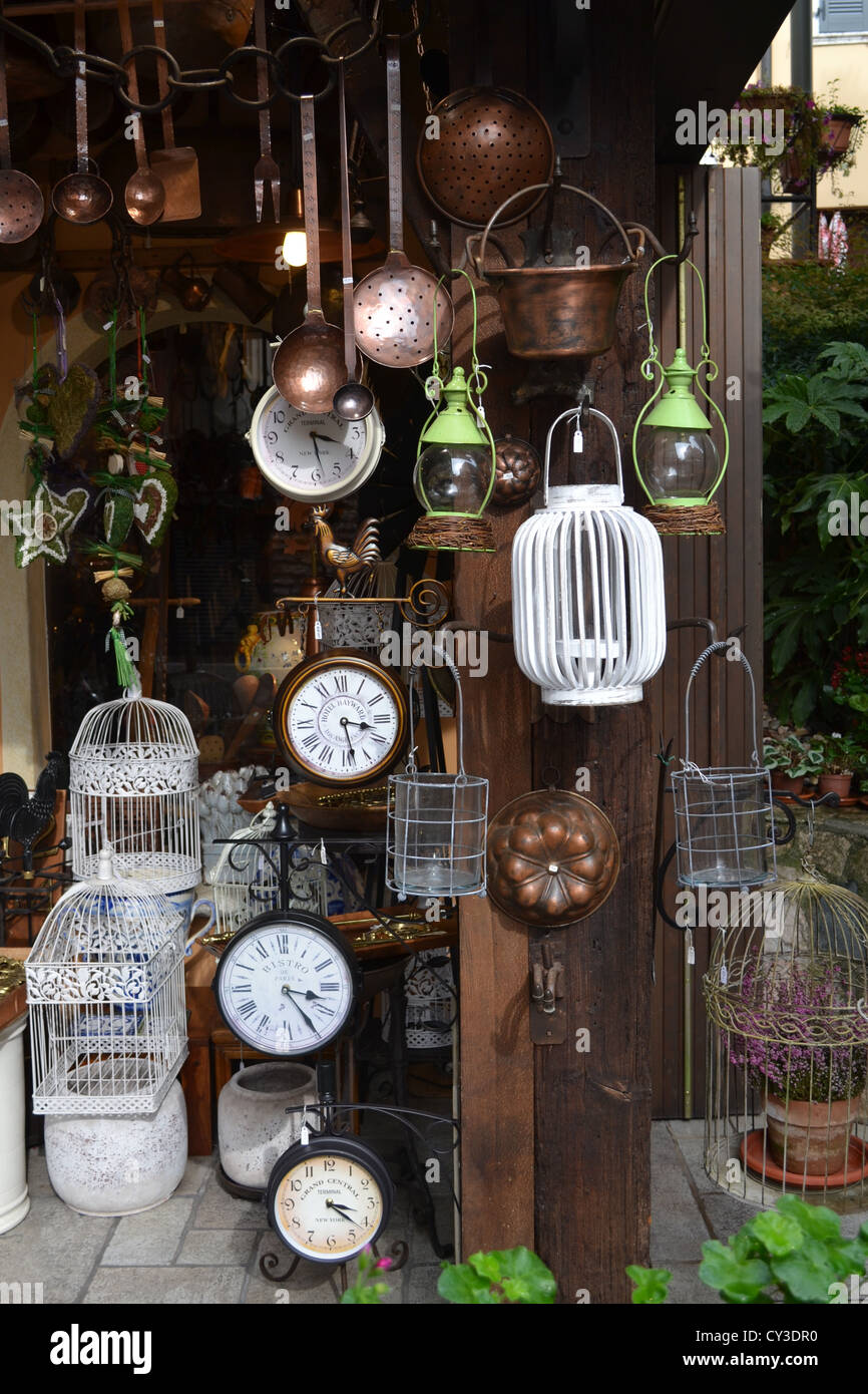 Antique shop,in the the town Sirmione on the edge of lake Garda. In ...