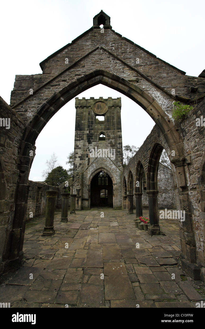 St Thomas a Becket Church ruins in Heptonstall, West Yorkshire, England ...