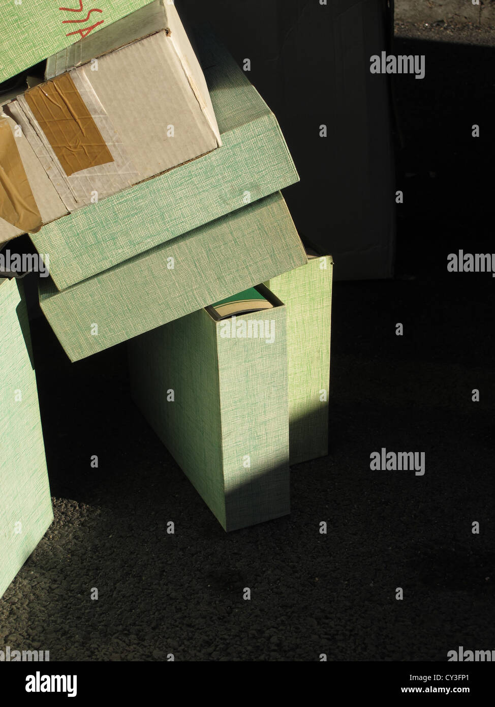 Old folder files pile hi-res stock photography and images - Alamy