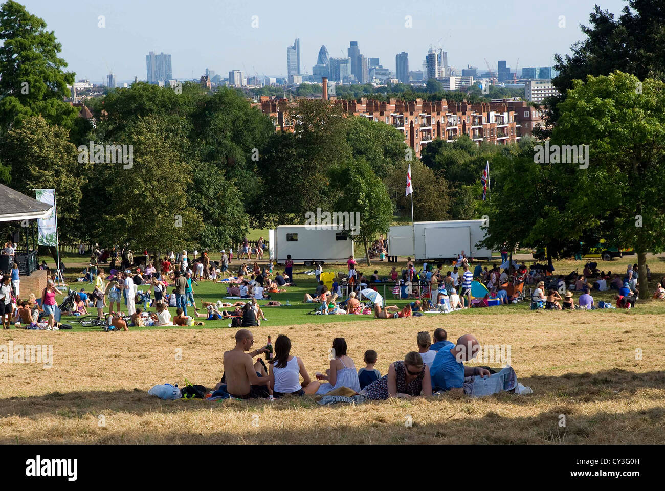A view of the crowd on hampstead heath hi-res stock photography and ...