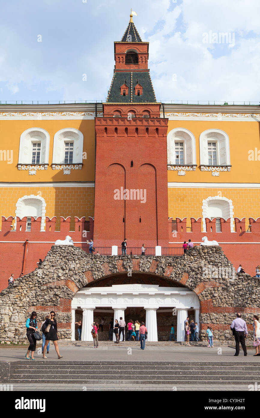 Middle Arsenal Tower of the Kremlin in Alexander Gardens in Moscow ...
