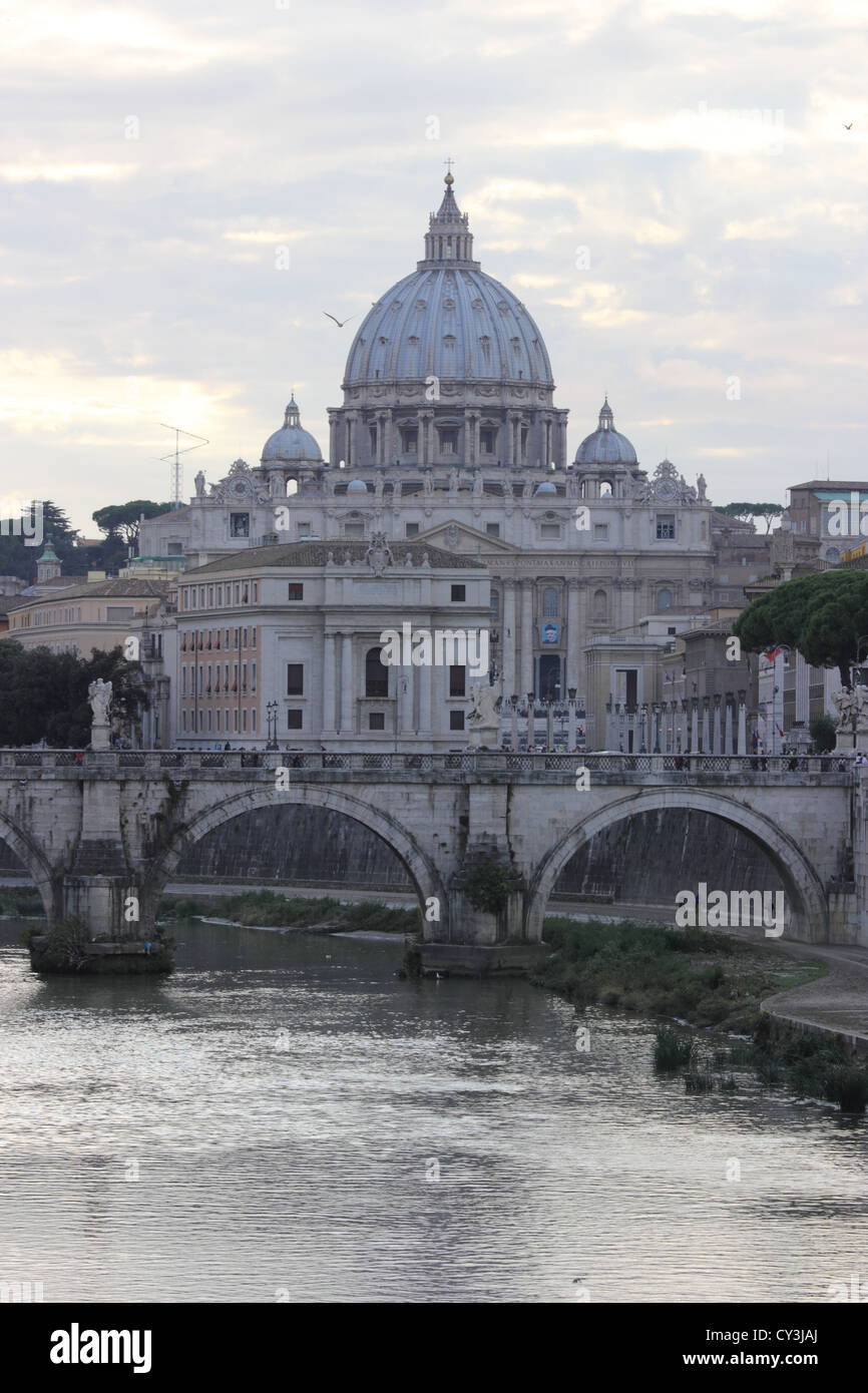a beautiful and romantic view of Rome and the Vatican by the Tevere ...