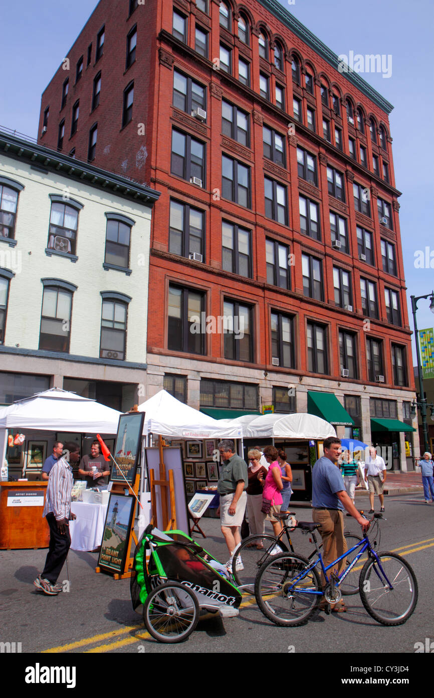Merch booth hi-res stock photography and images - Alamy