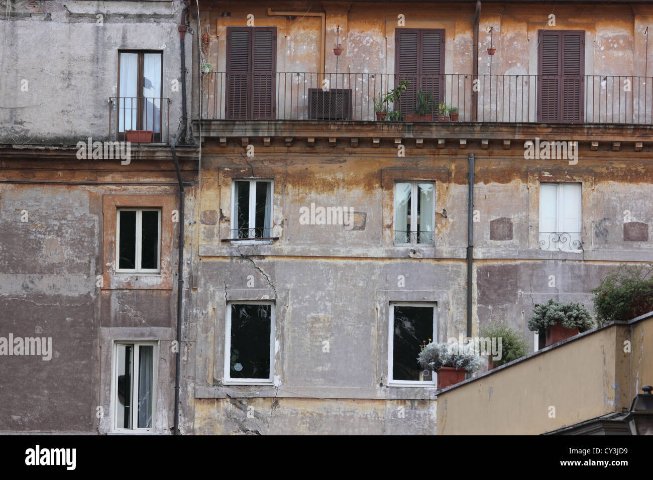 beautiful buildings, windows, houses, derelict, romantic, Roma, Rome ...