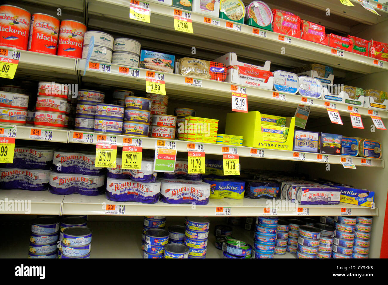 Shaws store hi-res stock photography and images - Alamy