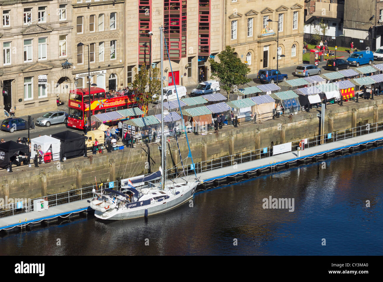 Sunday market on The Quayside in Newcastle upon Tyne, England, UK Stock ...