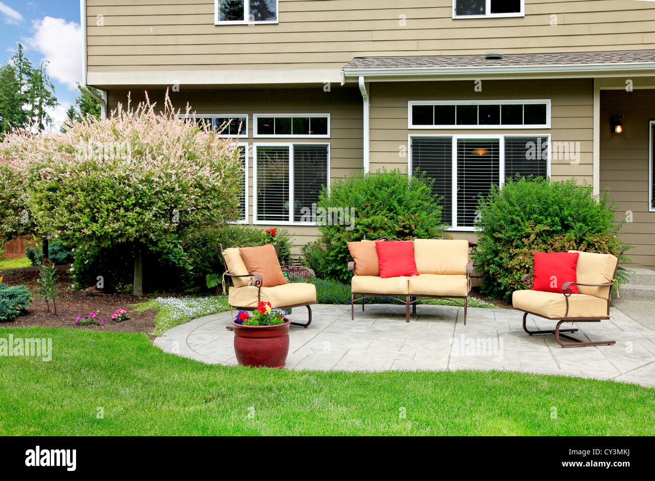 Beautiful house with backyard sitting area with sofas and chairs Stock ...