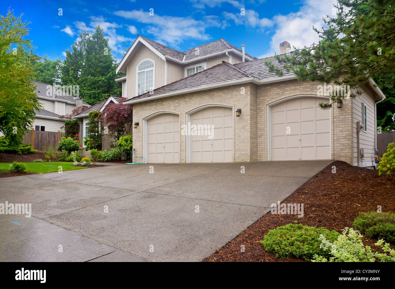 Three Car Garage Homes Driveways