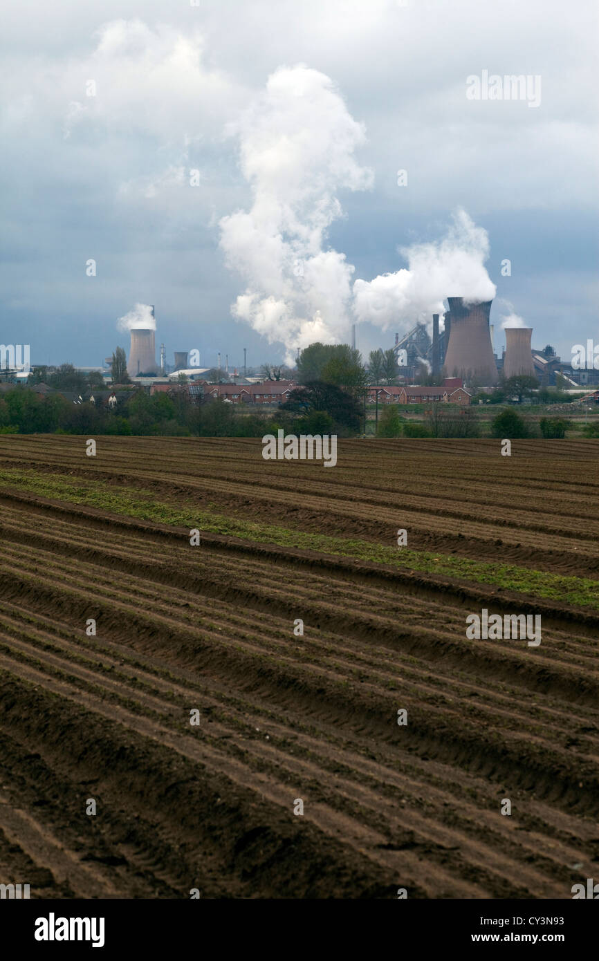 The skyline of Scunthorpe dominated by the Tata steelworks in the ...