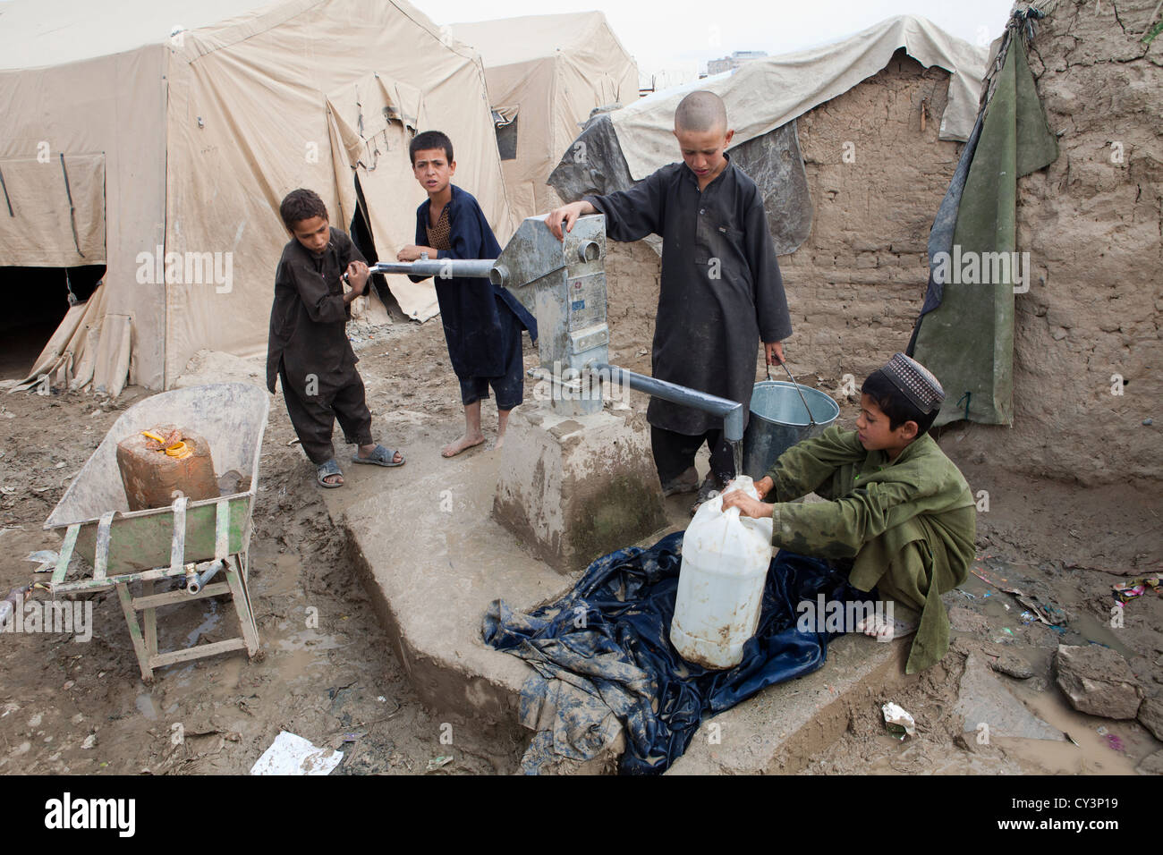 Afghan refugee child fetching water from the well Stock Photo - Alamy