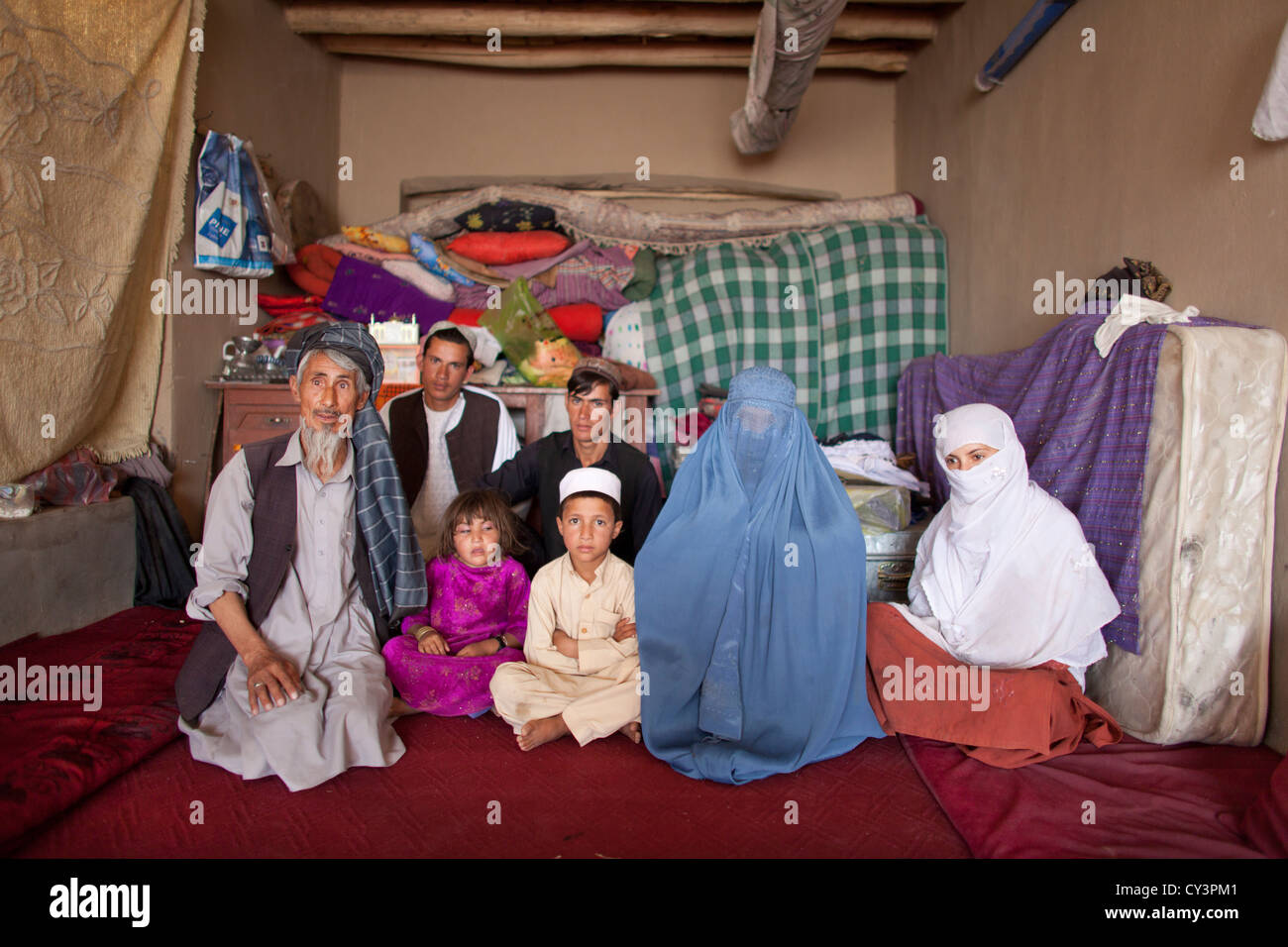 Afghans family hi-res stock photography and images - Alamy