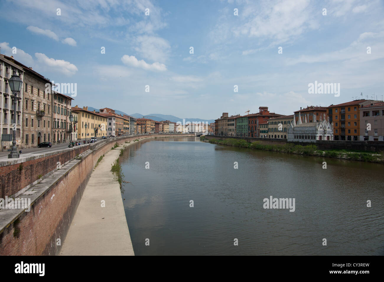 River Arno flowing through the Italian city of Pisa Stock Photo - Alamy