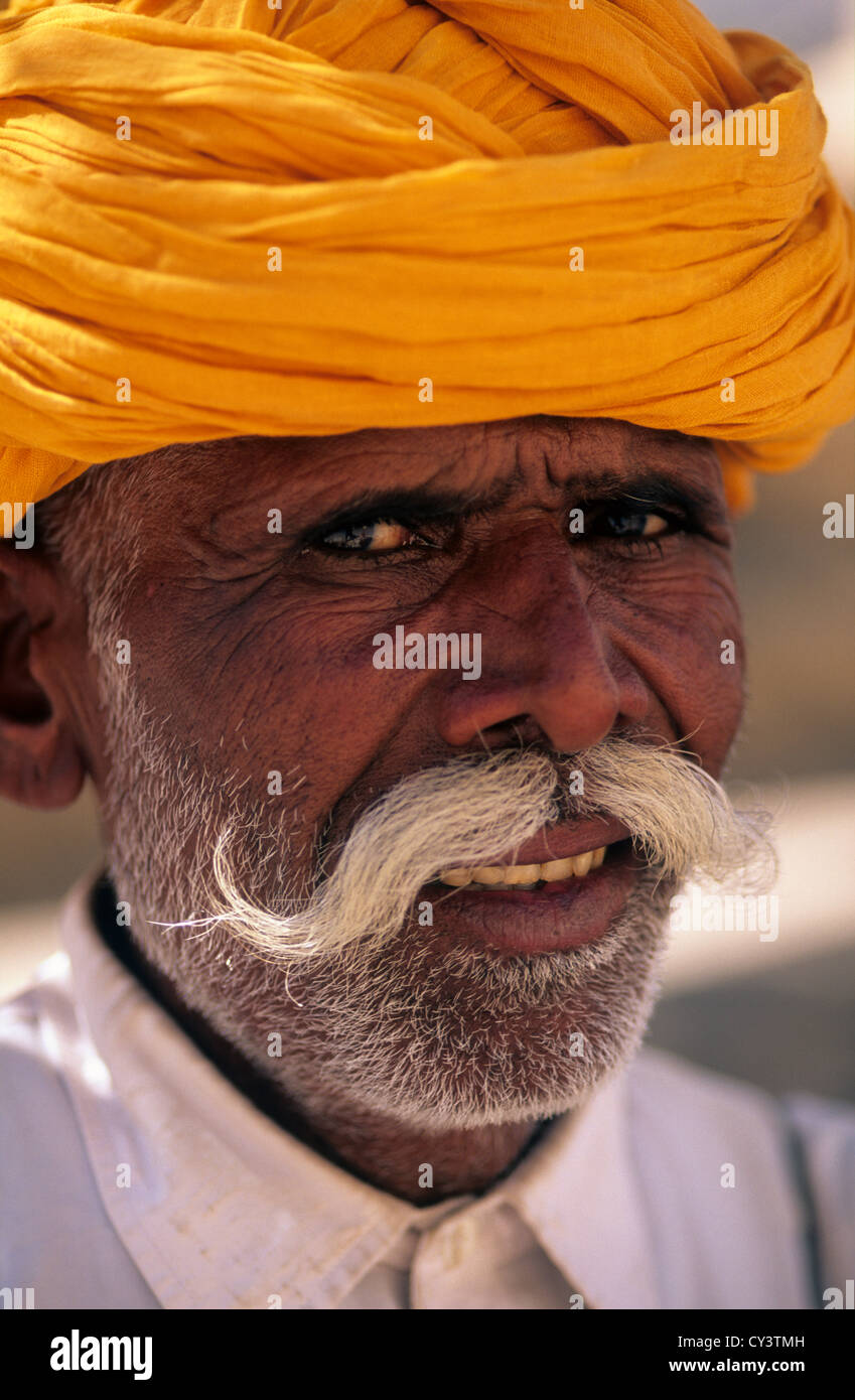 Indian man wearing yellow turban hi-res stock photography and images ...