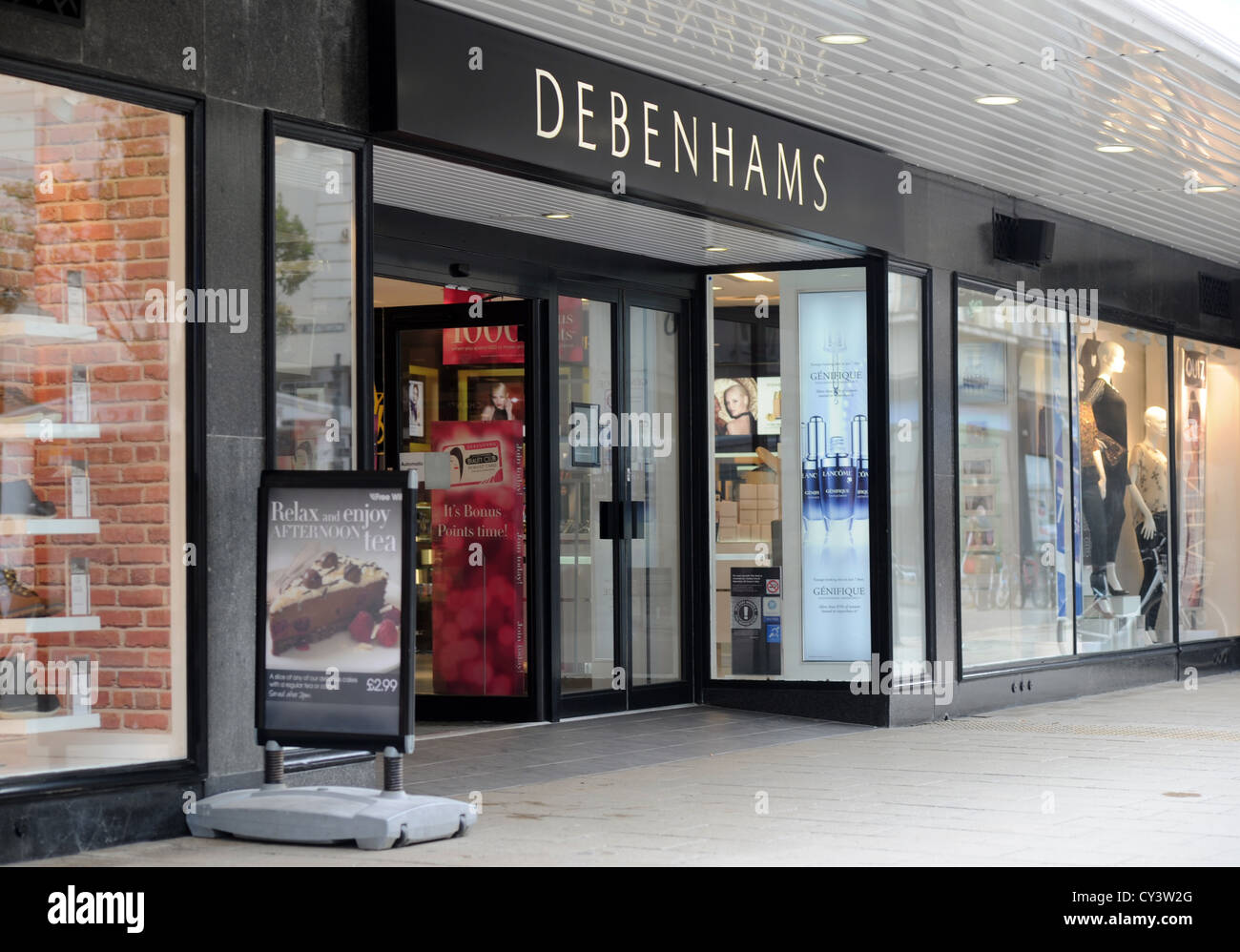 Debenhams worthing hi-res stock photography and images - Alamy