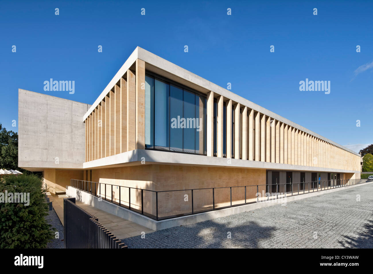 Sainsbury Laboratory, Cambridge, United Kingdom. Architect: Stanton ...