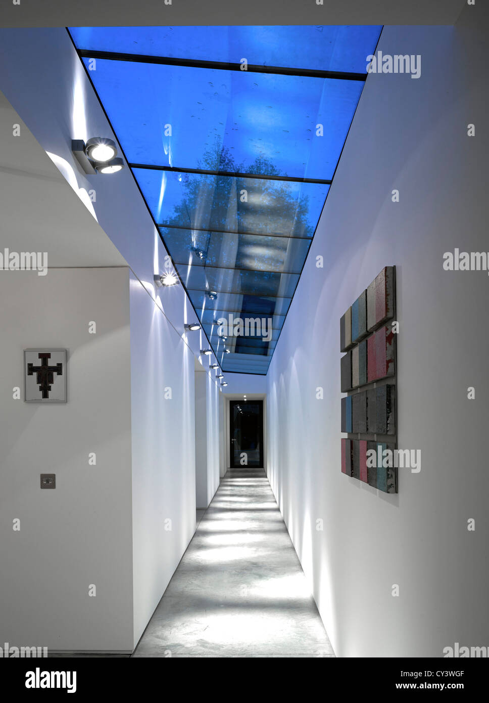 The Long House, Winchester, United Kingdom. Architect: Dan Brill ...