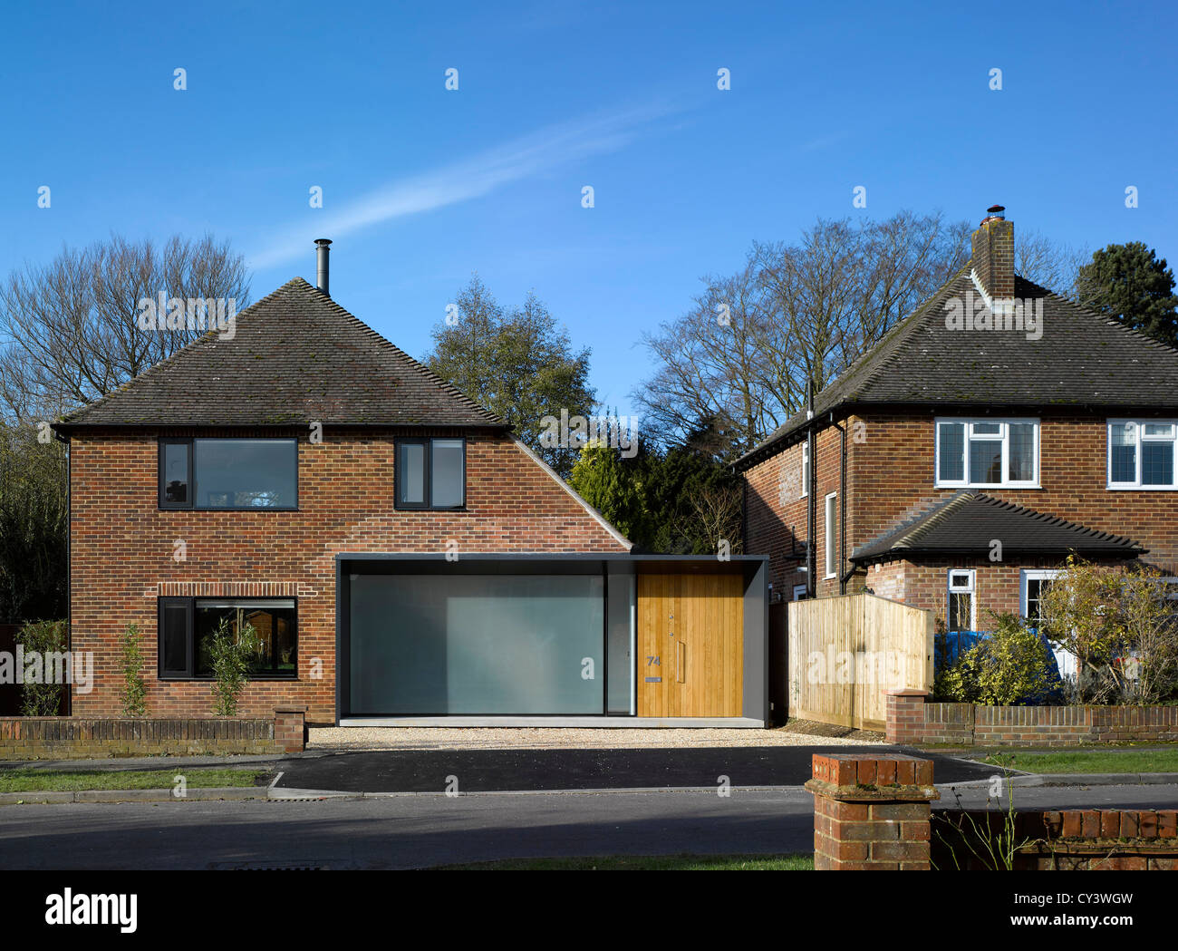 The Long House, Winchester, United Kingdom. Architect: Dan Brill ...