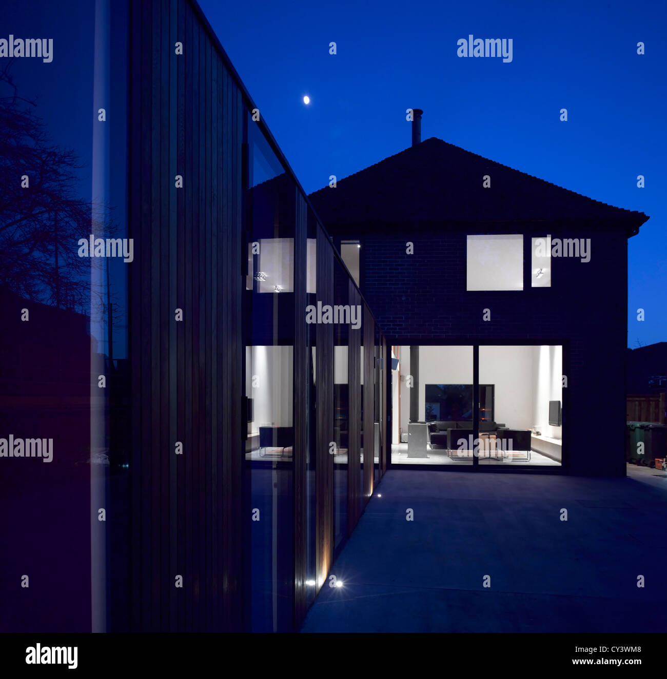 The Long House, Winchester, United Kingdom. Architect: Dan Brill ...