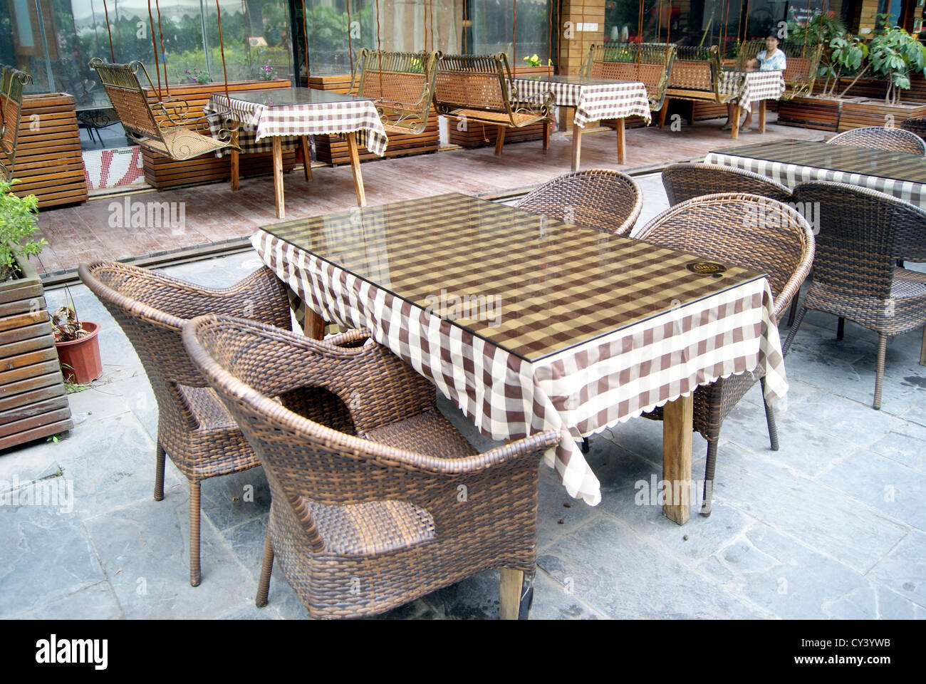 Desk tables hi-res stock photography and images - Alamy