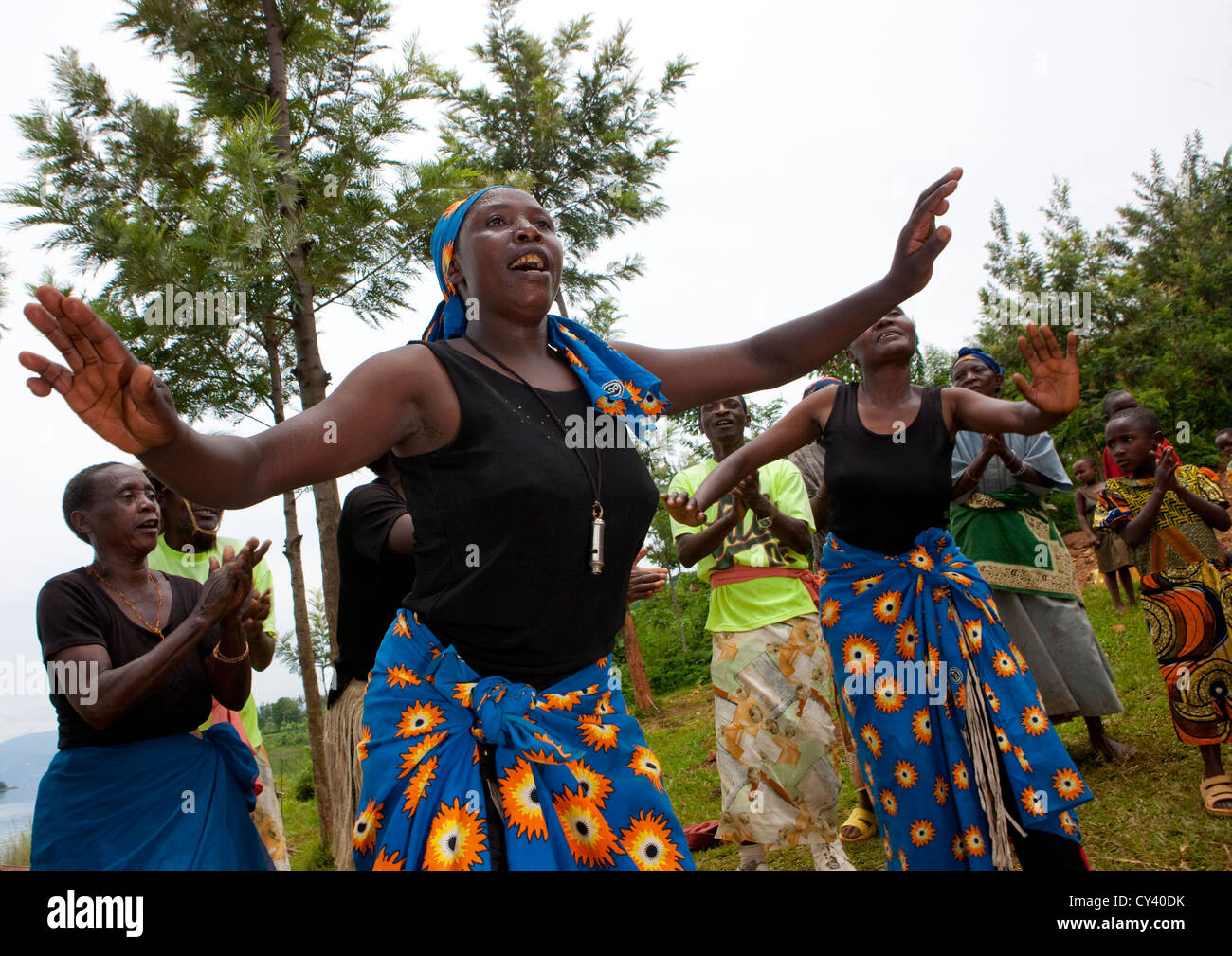 Rwanda traditional dance hi-res stock photography and images - Alamy