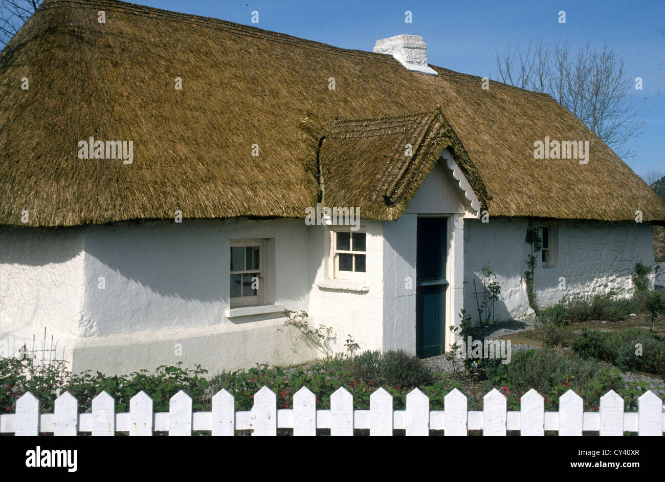 Thatched cottage white picket fence hi-res stock photography and images ...