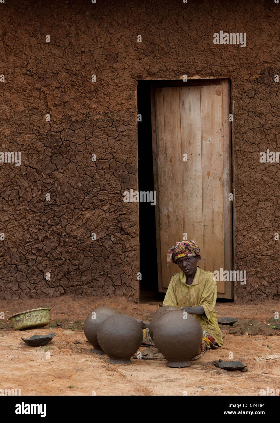 Batwa Pottery Tribe In Cyamudongo Village - Rwanda Stock Photo - Alamy