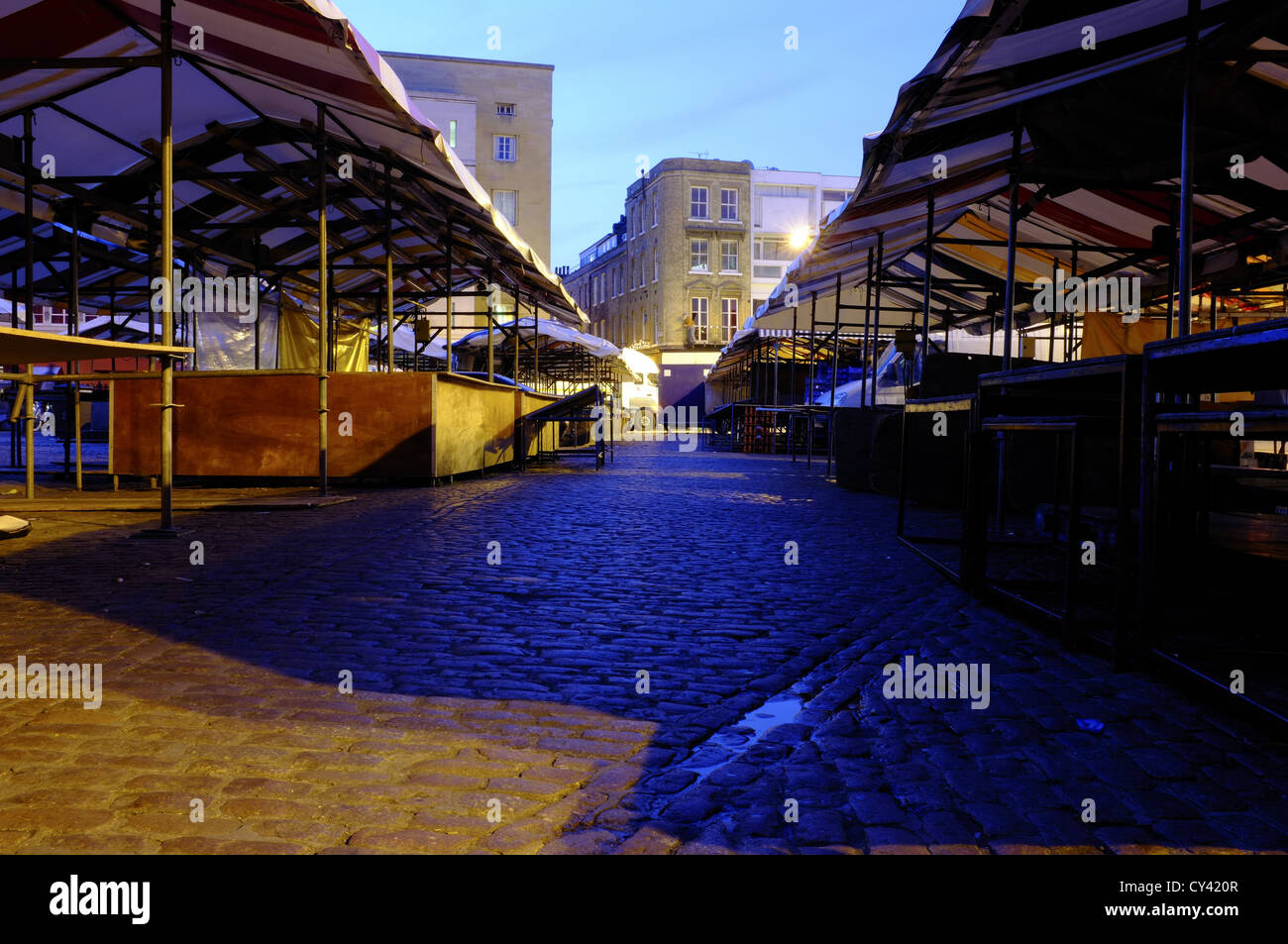 Empty market stalls hi-res stock photography and images - Alamy