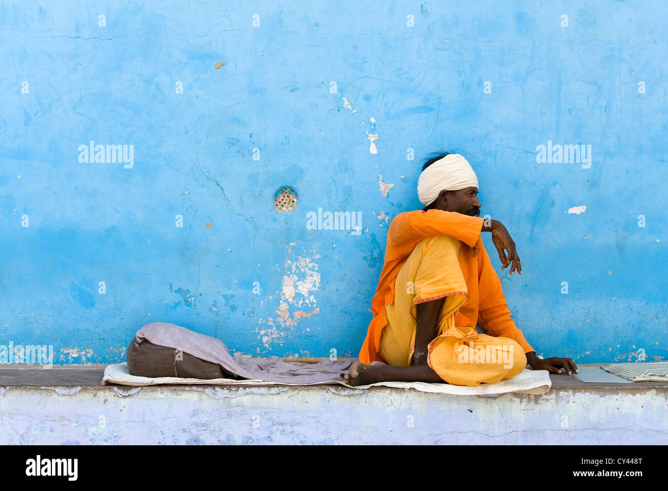 Indian Hindu pilgrim takes a rest Stock Photo - Alamy