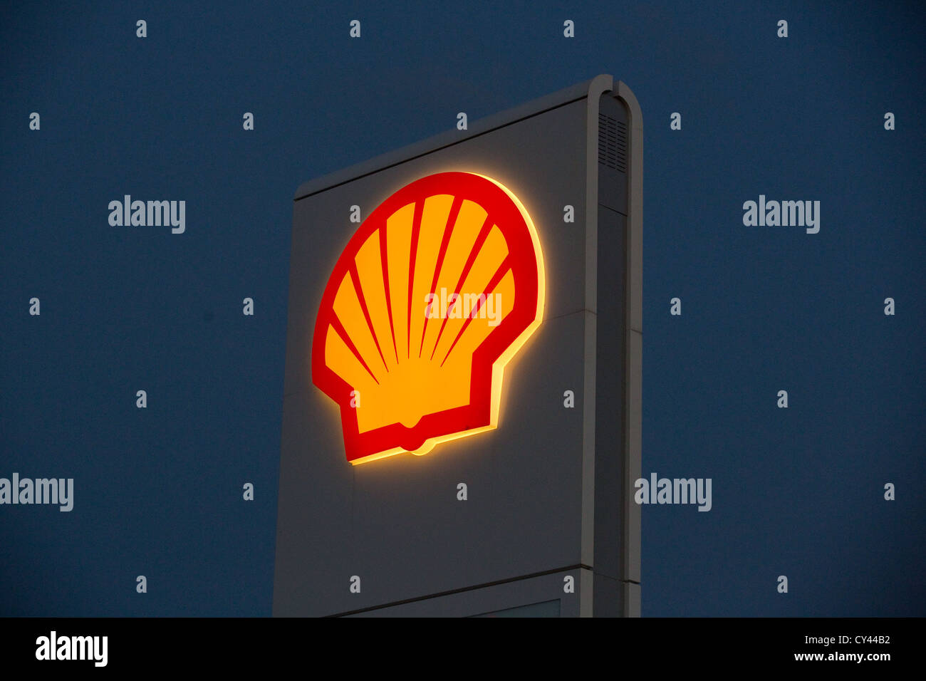 Shell logo shell logo shell logo hi-res stock photography and images ...