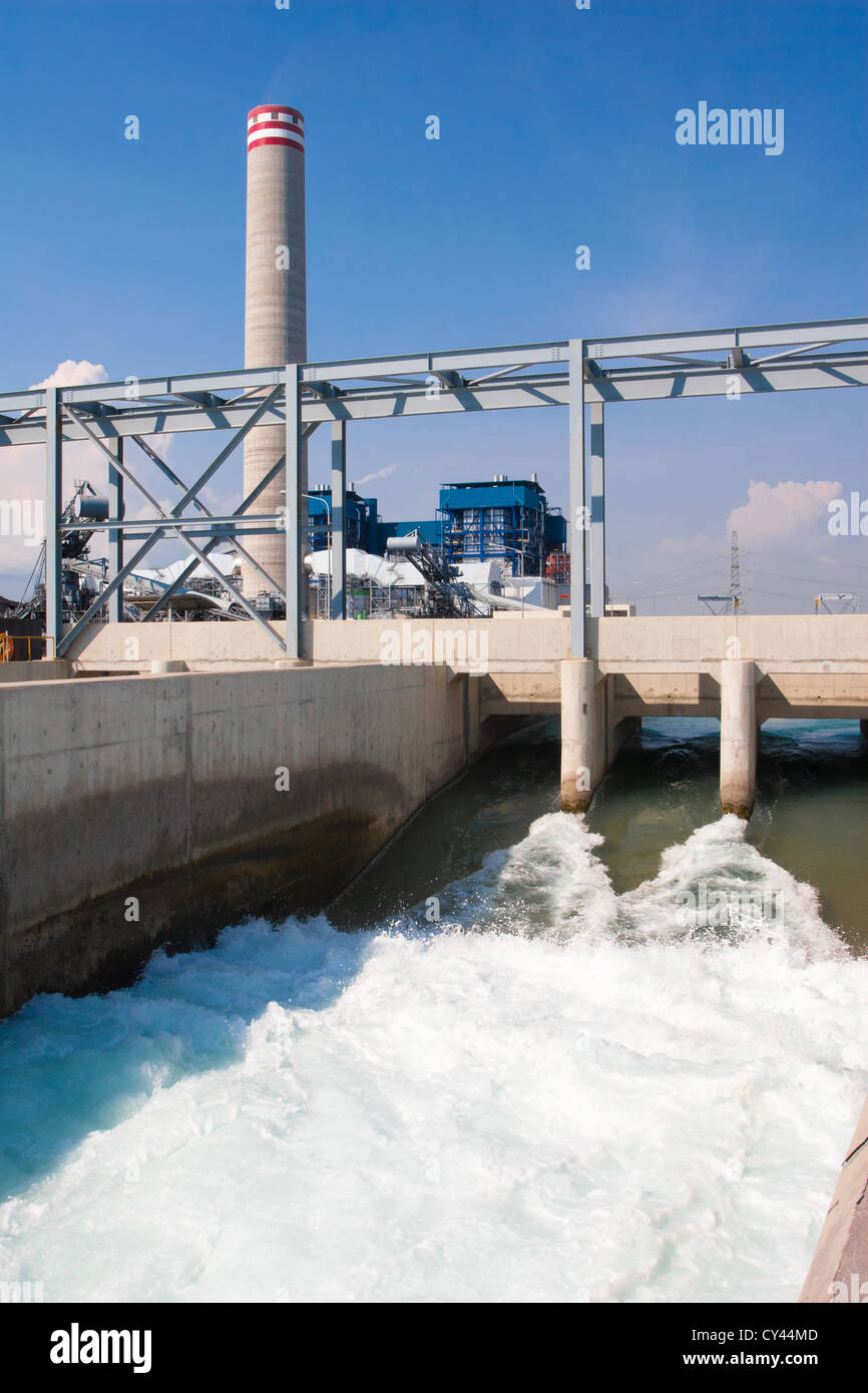 Watergate for draining nontoxic water to the sea after passed waste ...