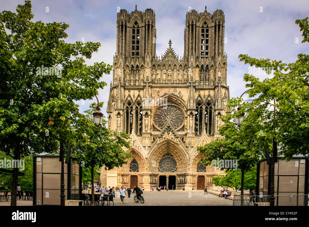 Reims cathedral hi-res stock photography and images - Alamy