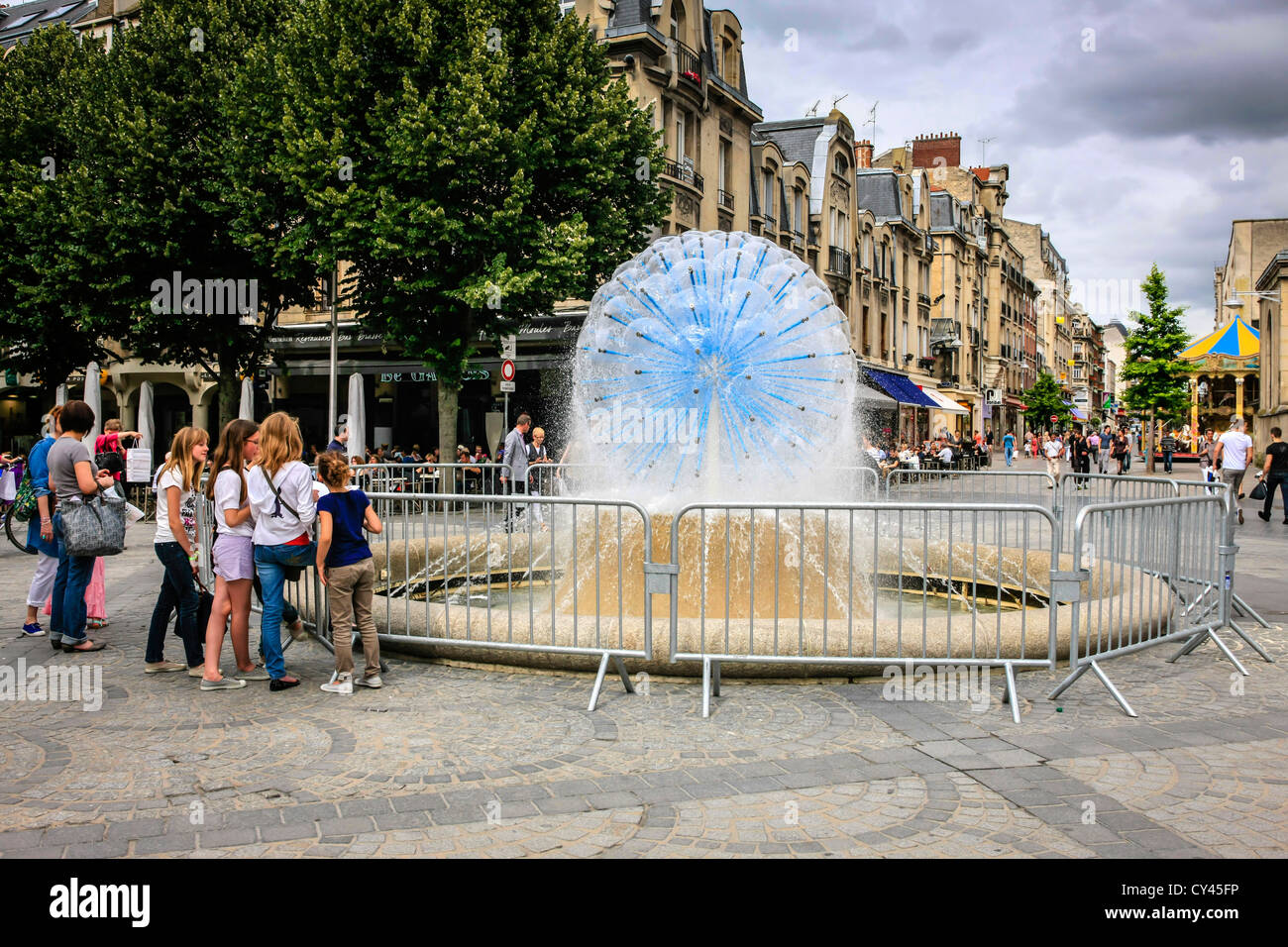 Place Drouet d'Erlon 'Pusteblume' Solidarity Fountain Reims France ...
