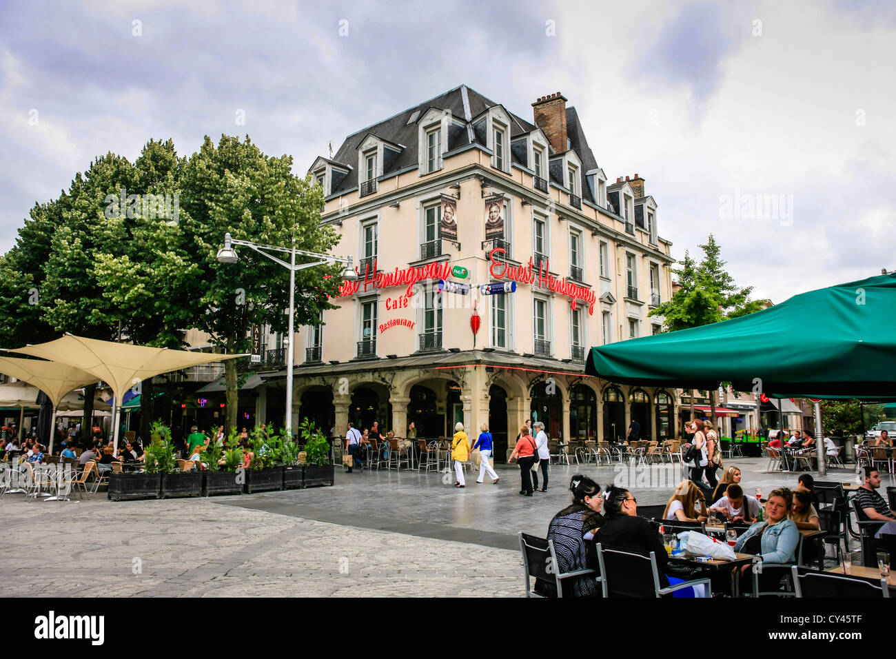 Ernest Hemmingway Cafe Restaurant on Rue de Mars in Reims Frane Stock ...