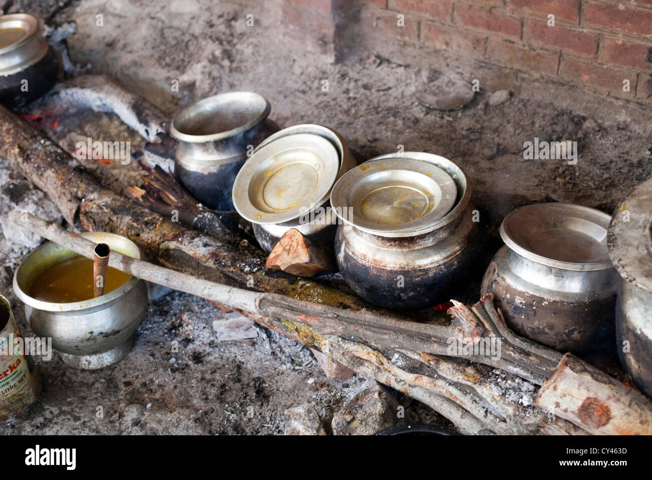 Indian cooking pots hi-res stock photography and images - Alamy