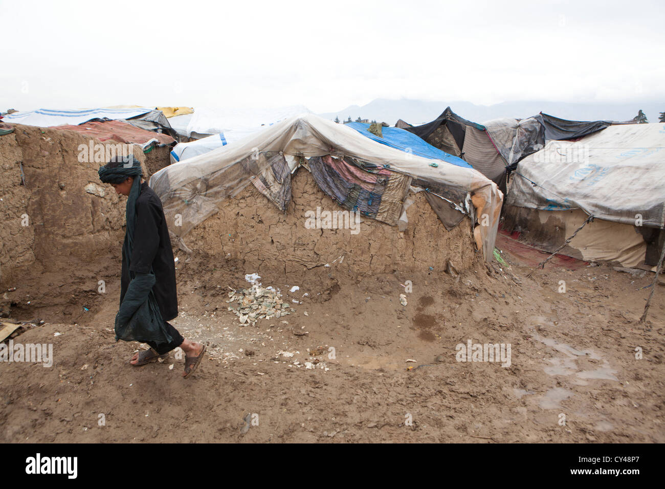 Afghan boy walking in a slum of kabul Stock Photo - Alamy