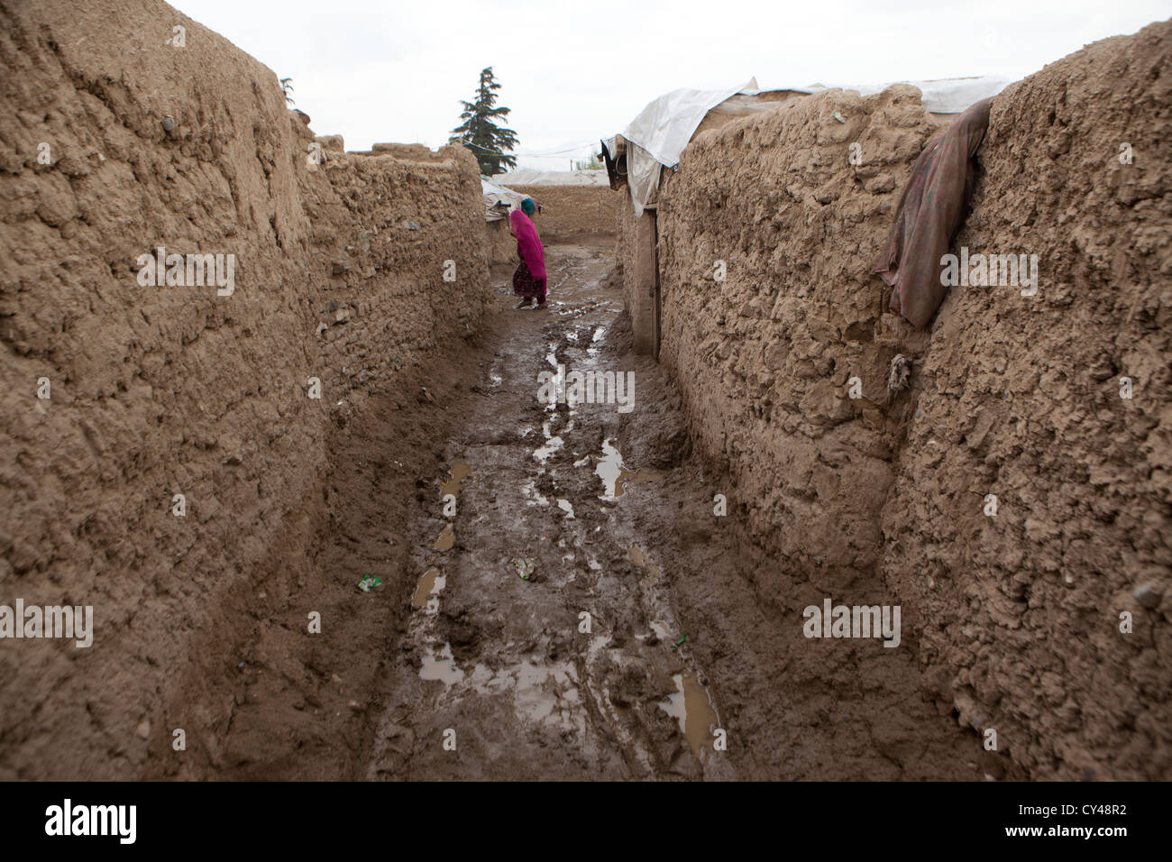 Afghan boy walking in a slum of kabul hi-res stock photography and ...