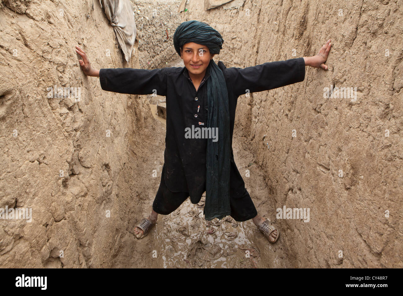Afghan boy walking in a slum of kabul Stock Photo - Alamy