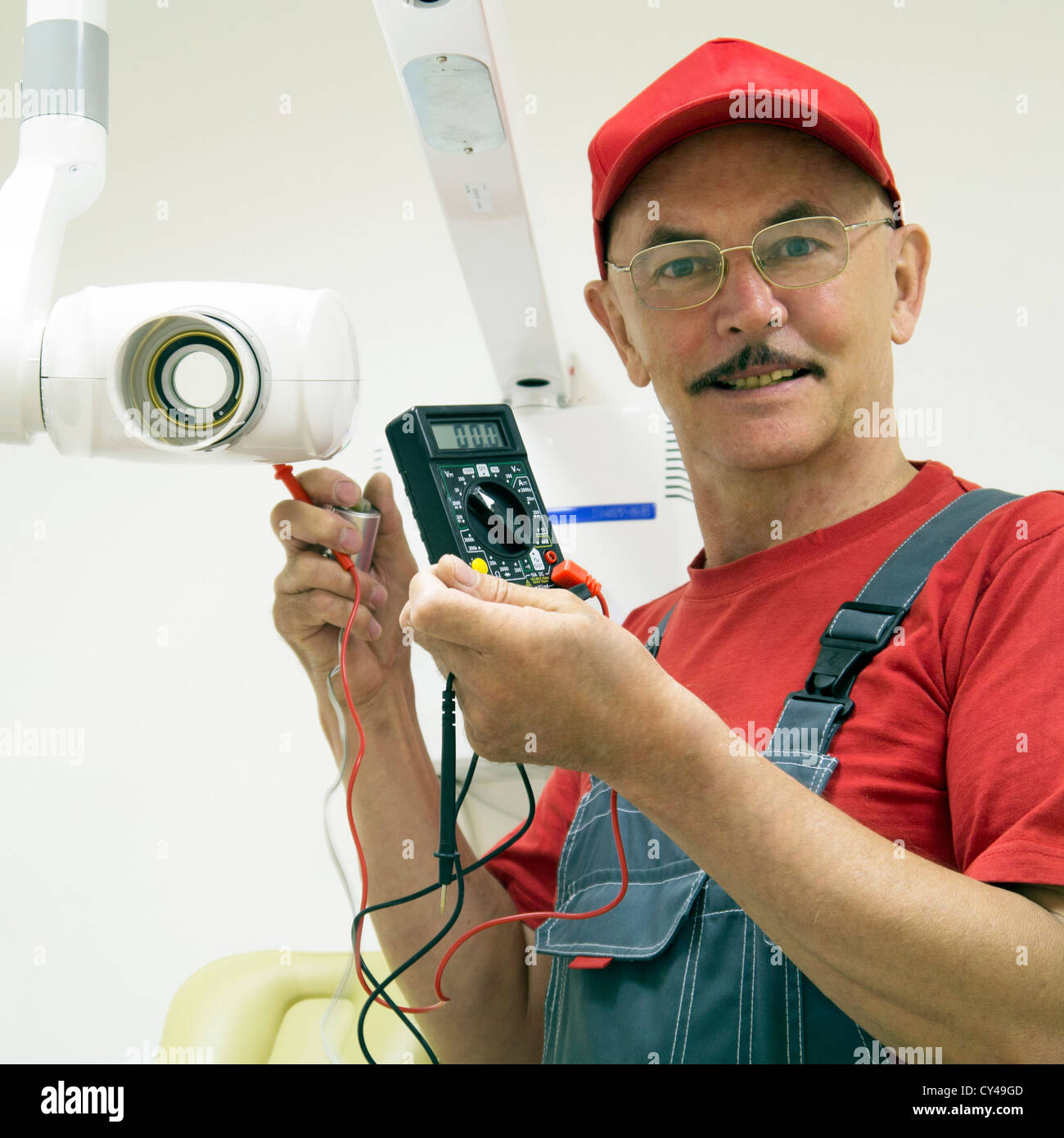 Technician repairing x ray machine hi-res stock photography and images ...