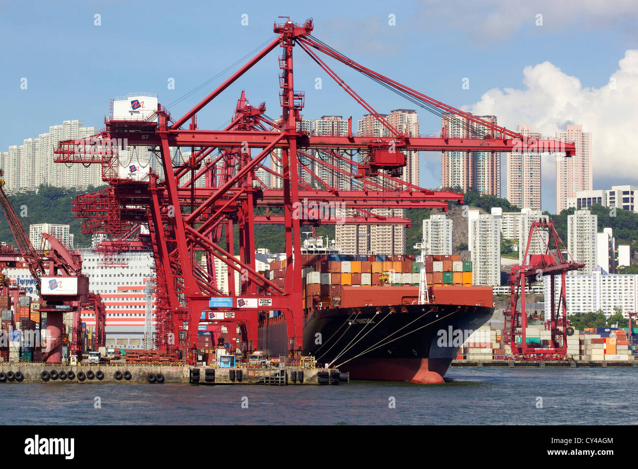 Ship at Hong Kong container terminal Stock Photo - Alamy