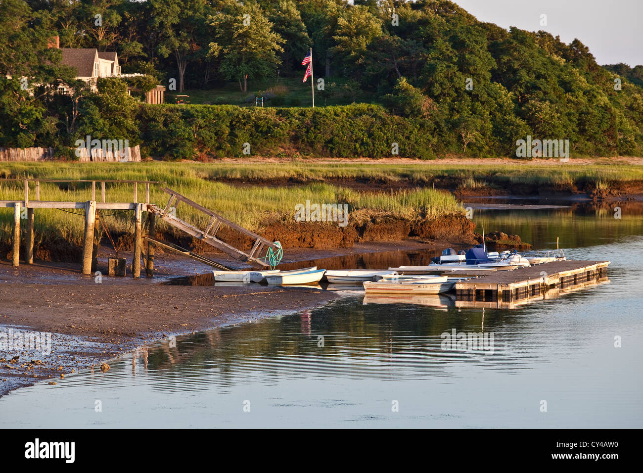 Low tide dock hi-res stock photography and images - Alamy
